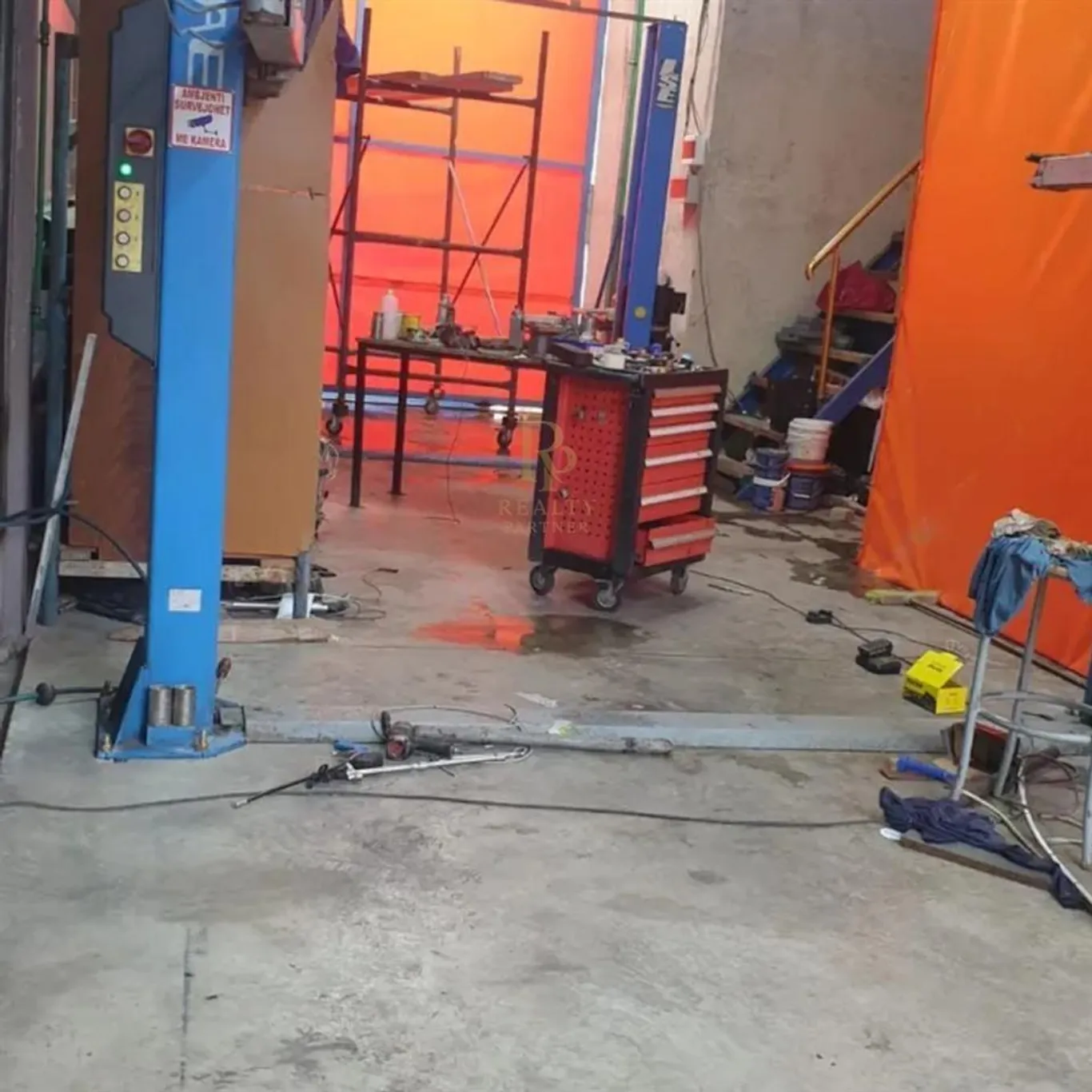 Ambient biznesi me qera Tiranë, Fusha e Aviacionit | Homezone.al